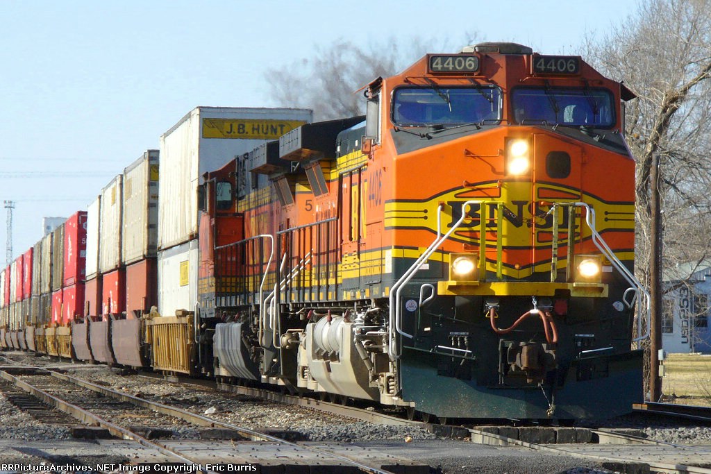 BNSF 4406 eastbound